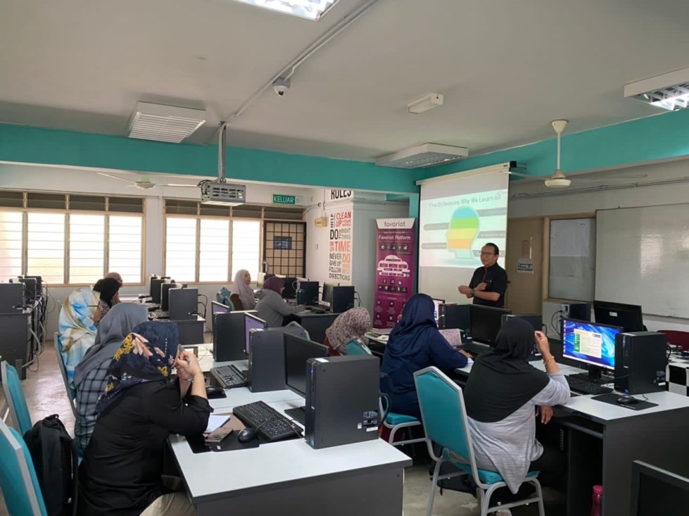 Empowering Women in Tech: The IoT Training by Favoriot for TVET JELITA ...